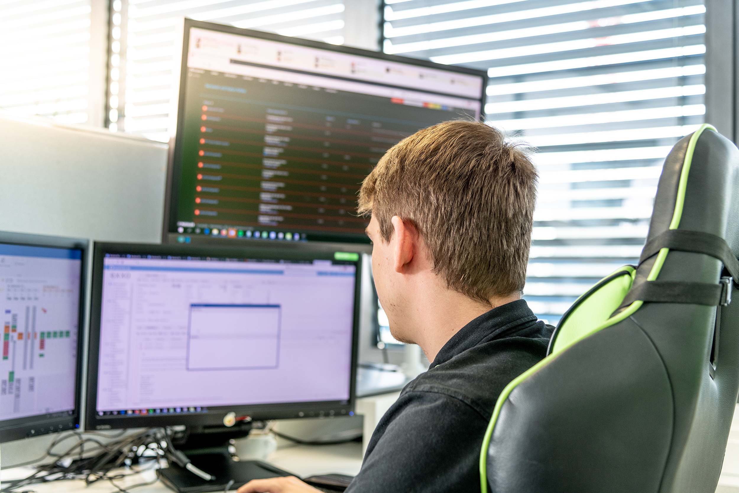 In Schweizer Unternehmen verändern sich viele Bürojobs durch die Automation mit IT - Themen auf ...